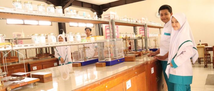 Covid-19 kian meluas, SMK Bintang Nusantara Karanganyar membuat Hand ...